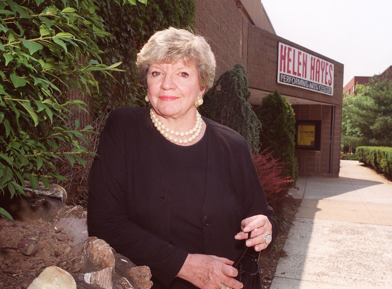 Terry Martin Hekker, Whose First Book Praised Stay-at-Home Moms, Dies at 92