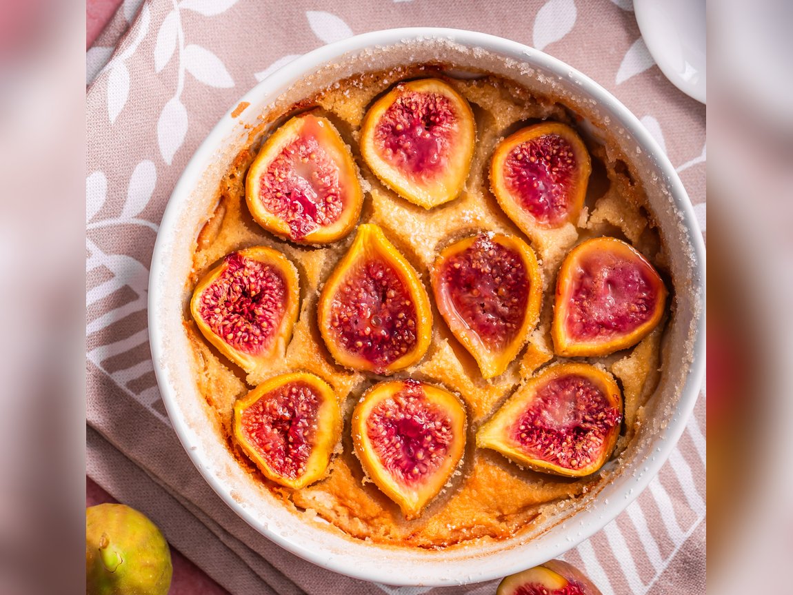 Moist cake: Caramelized figs on fluffy almond batter