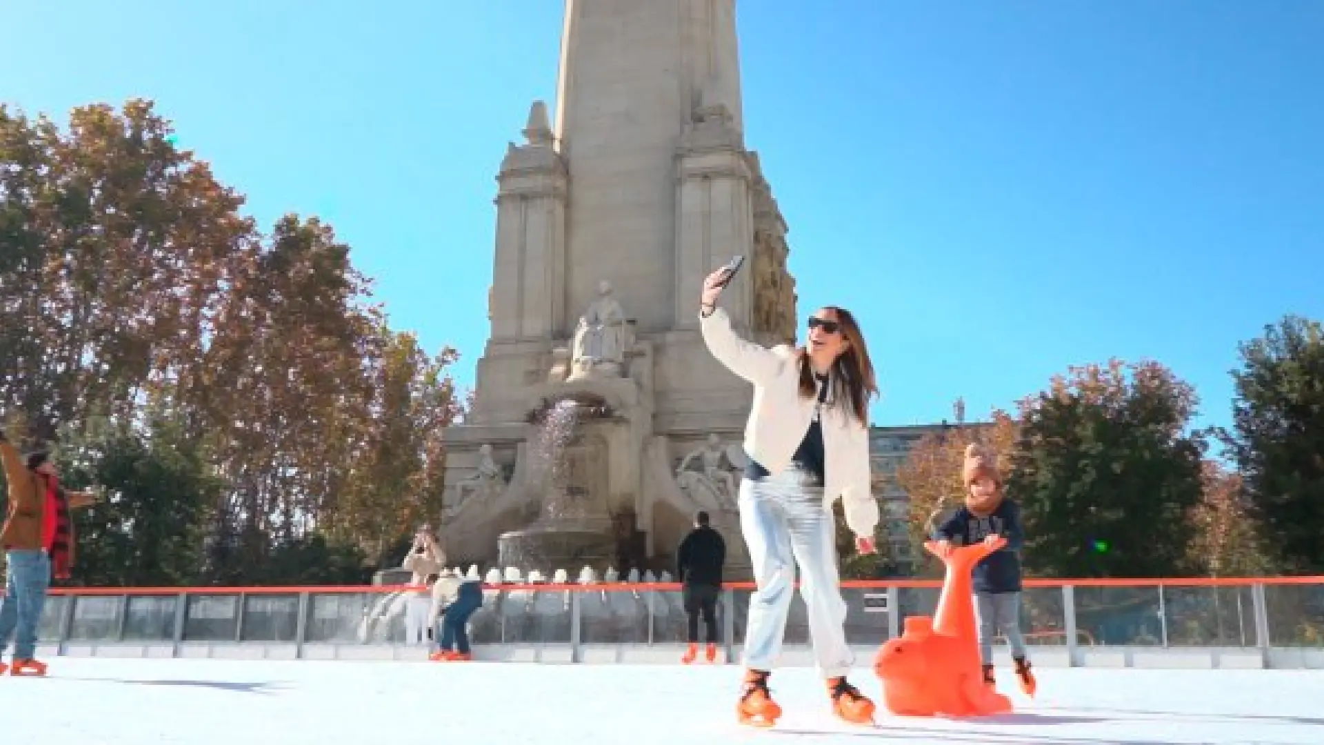 Las pistas de patinaje sobre hielo de Madrid estas Navidades: horarios ...