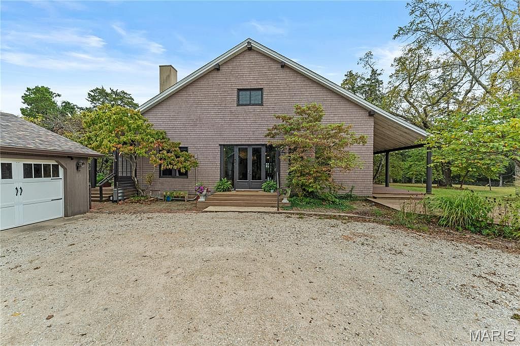 Step Inside a 1907 Prairie Estate in Bland, Missouri Featuring Elk Head ...