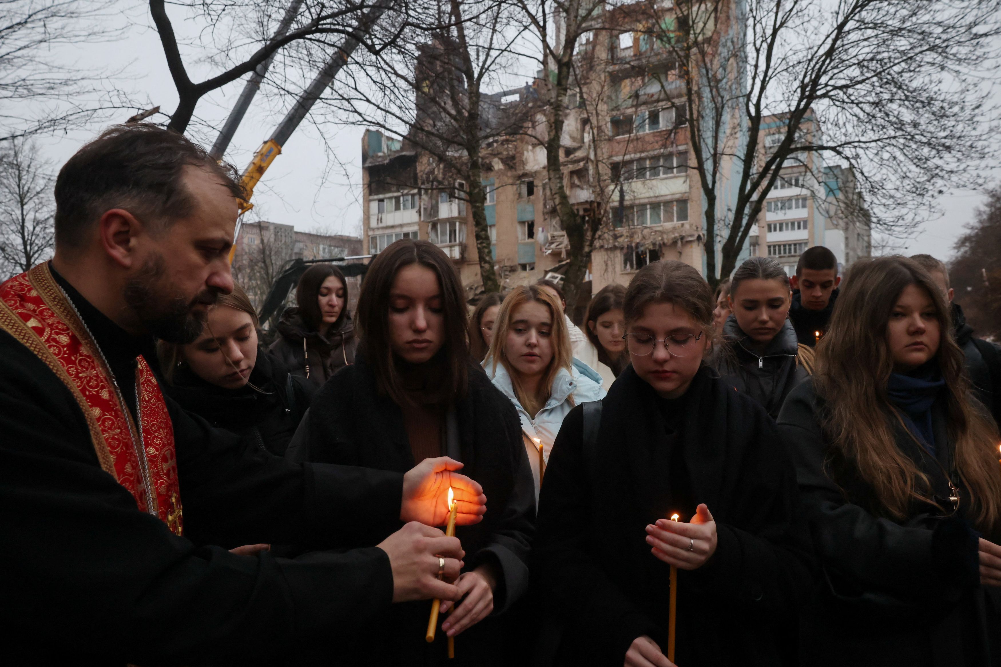 U.S. pushing Ukraine to sign peace deal by Thanksgiving or lose support