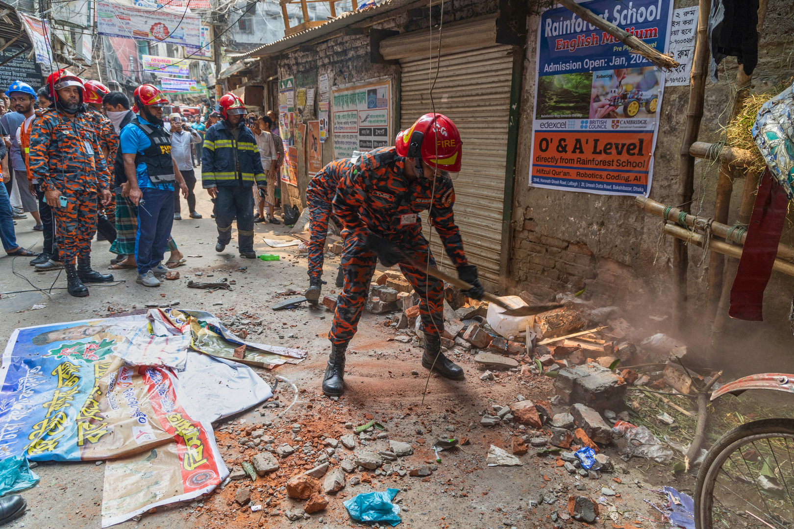 Bangladesh earthquake: Magnitude 5.7 quake sends people running from homes