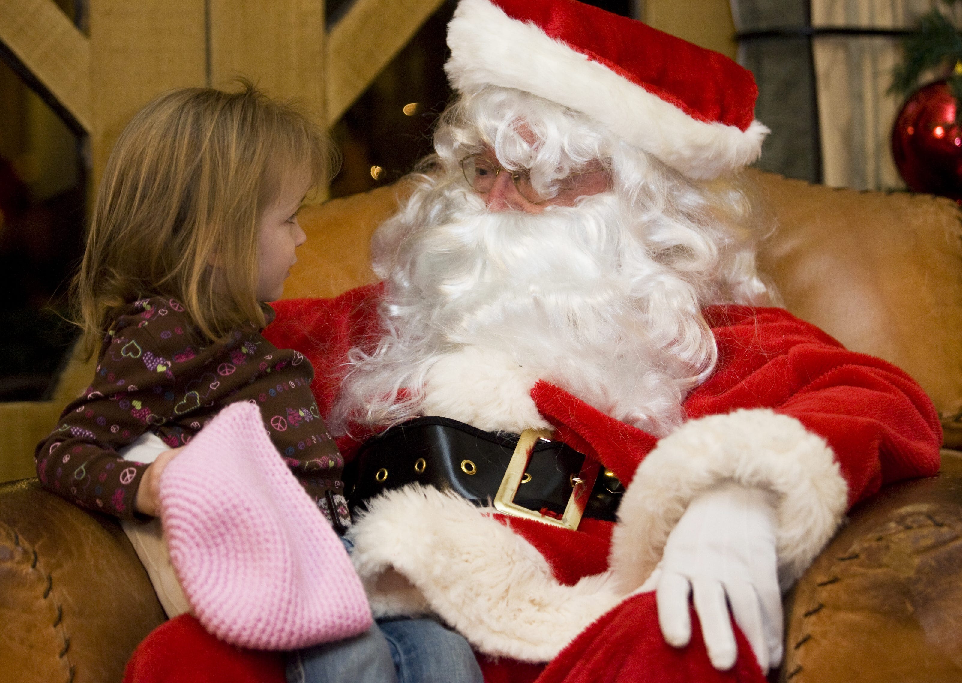 Where to find Santa and take photos with him in metro Phoenix in 2025