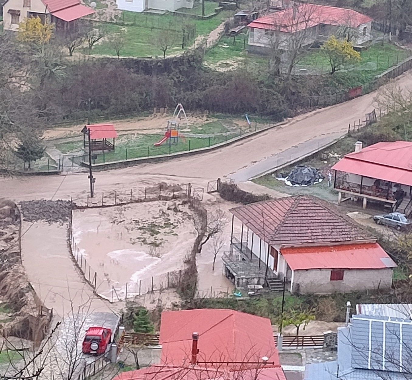 Τρίκαλα: Σοβαρά προβλήματα στα Μετέωρα από τις ισχυρές βροχοπτώσεις