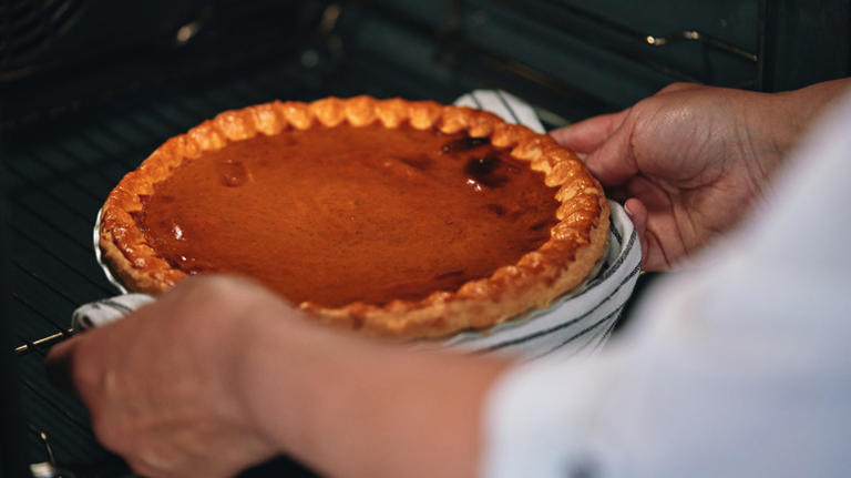 4 Easy Fixes For Runny Pumpkin Pie