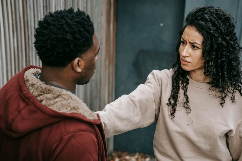 11 Conversation Killers Emotionally Intelligent People Avoid