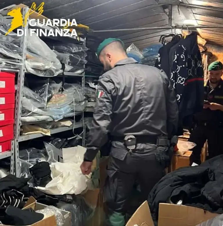 A Cagliari scoperta una boutique clandestina, denunciato un 37enne