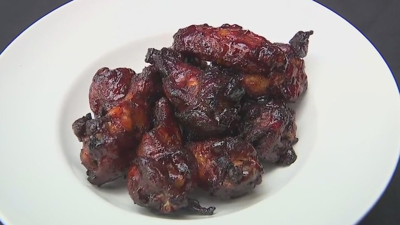 Sanders BBQ fires up the plaza with Thanksgiving favorites and a sneak ...