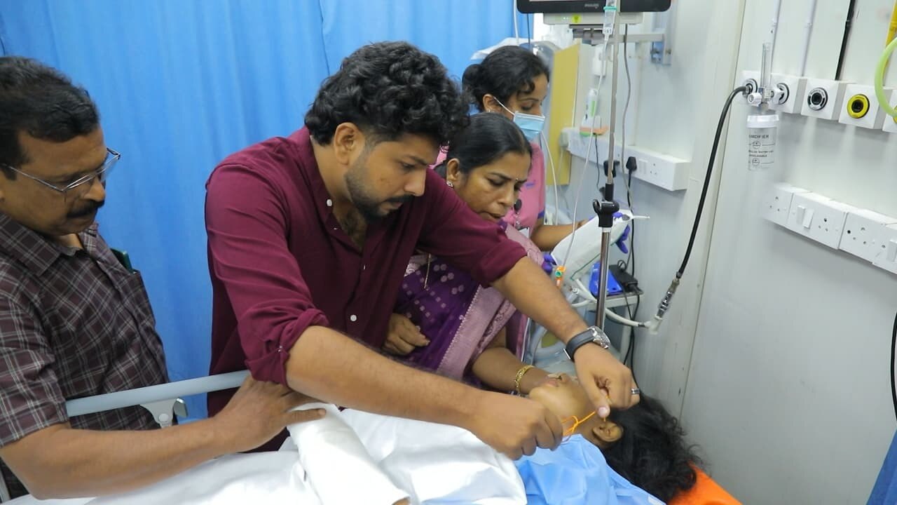 Video: Couple ties knot at hospital after bride's accident in Vivah ...