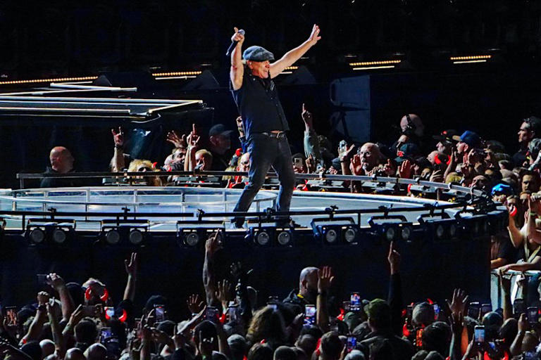 Thunderstruck: AC/DC shakes Sydney in explosive homecoming show