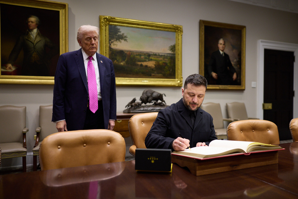 White House Reportedly Pressuring Ukraine to Sign ‘Pro-Russian’ Peace ...