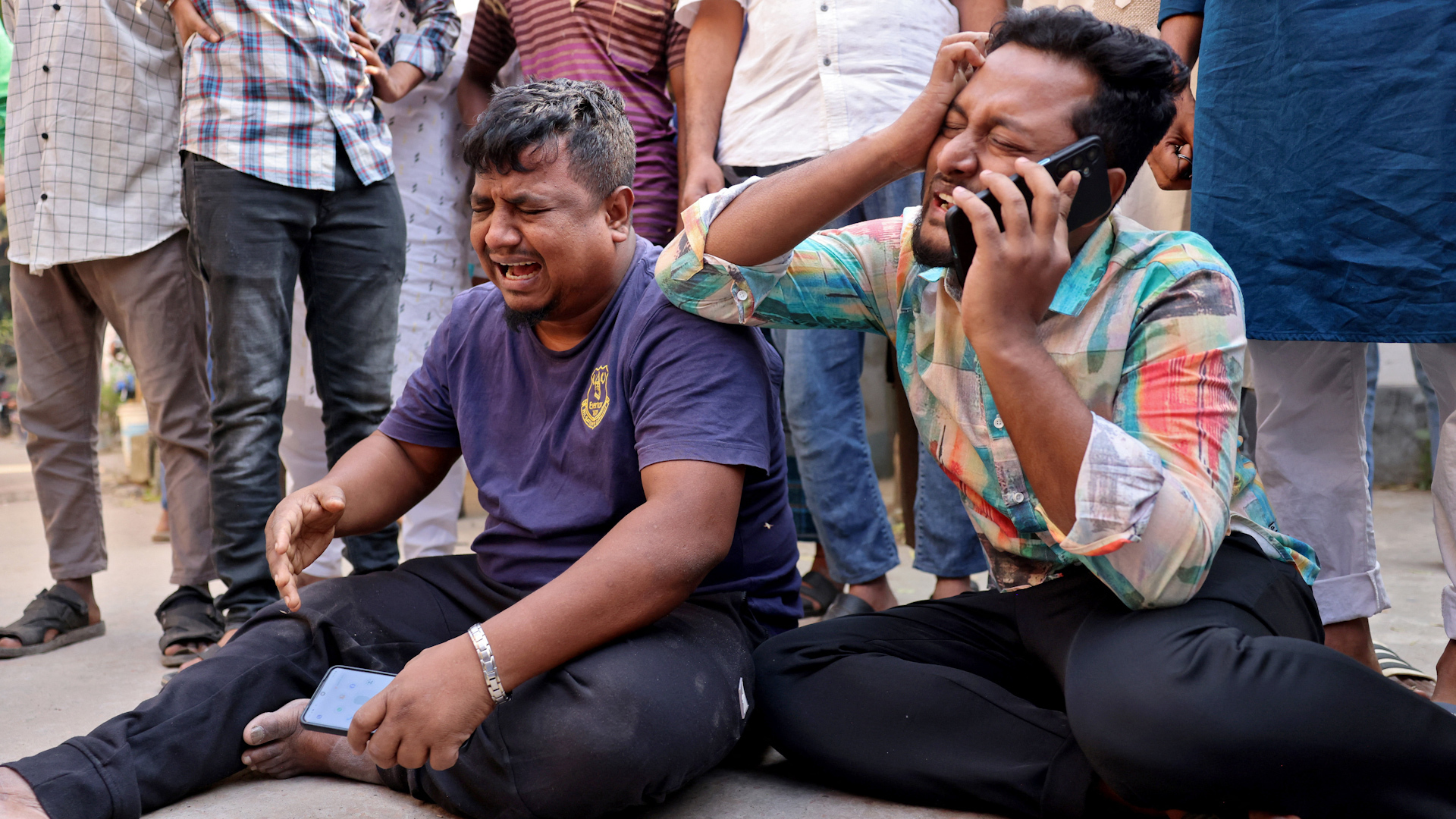 Deadly earthquake shocks Bangladesh, hundreds injured