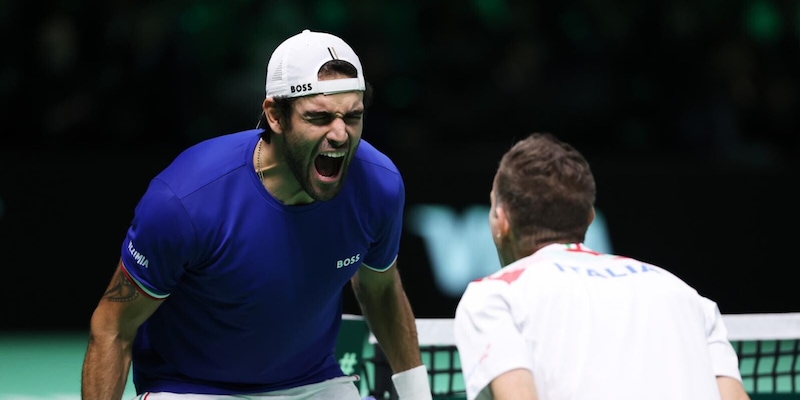 Berrettini conquista il primo punto per l'Italia, si emoziona e chiede scusa al pubblico: "Me la ...