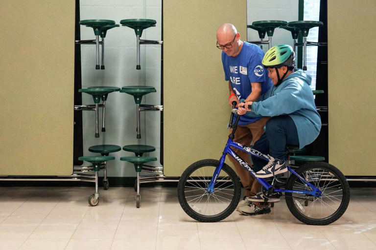 HISD, OXY and Wish for Wheels deliver new bikes to Scroggins second graders