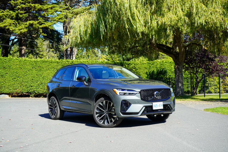 2026 Genesis Electrified GV70 vs 2026 Volvo XC60 T8 plug-in hybrid: I ...