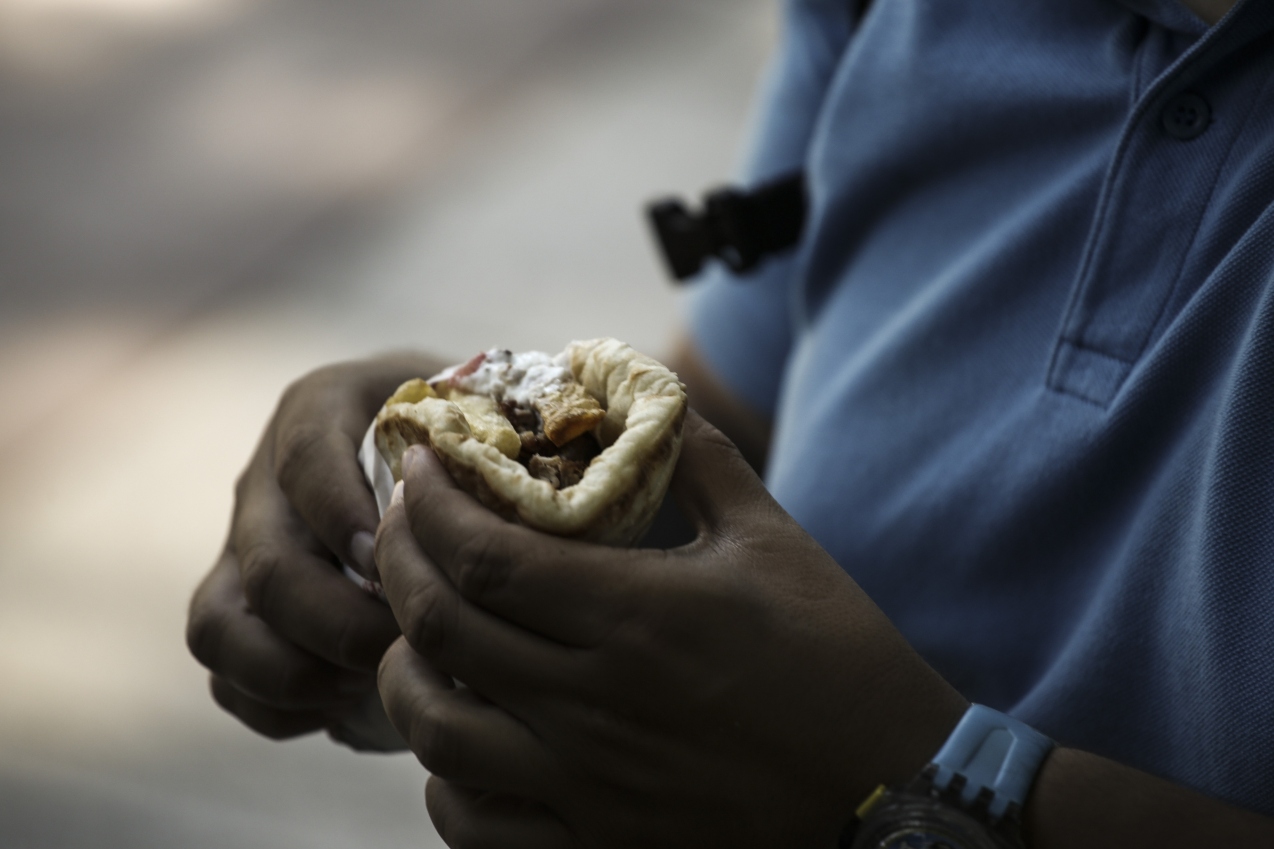 Σουβλάκι: Αυξάνεται κι άλλο η τιμή – Στα 5 ευρώ το τυλιχτό [Video]