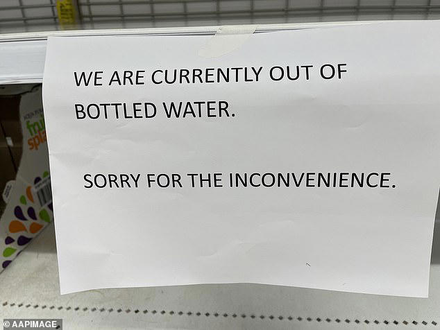 Thousands brace for impact as tropical cyclone bears down on Darwin ...