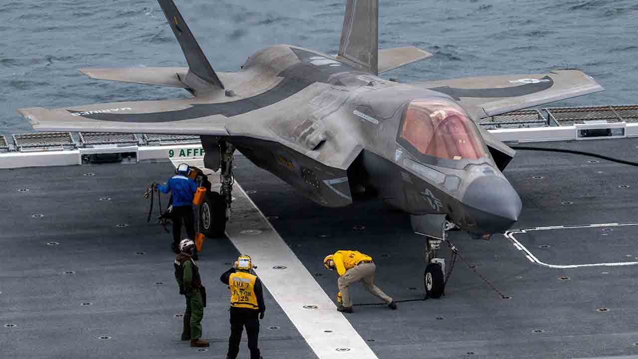 JS Kaga에서 F-35B 4대, 일본–미국 공군력 강화 훈련 참여