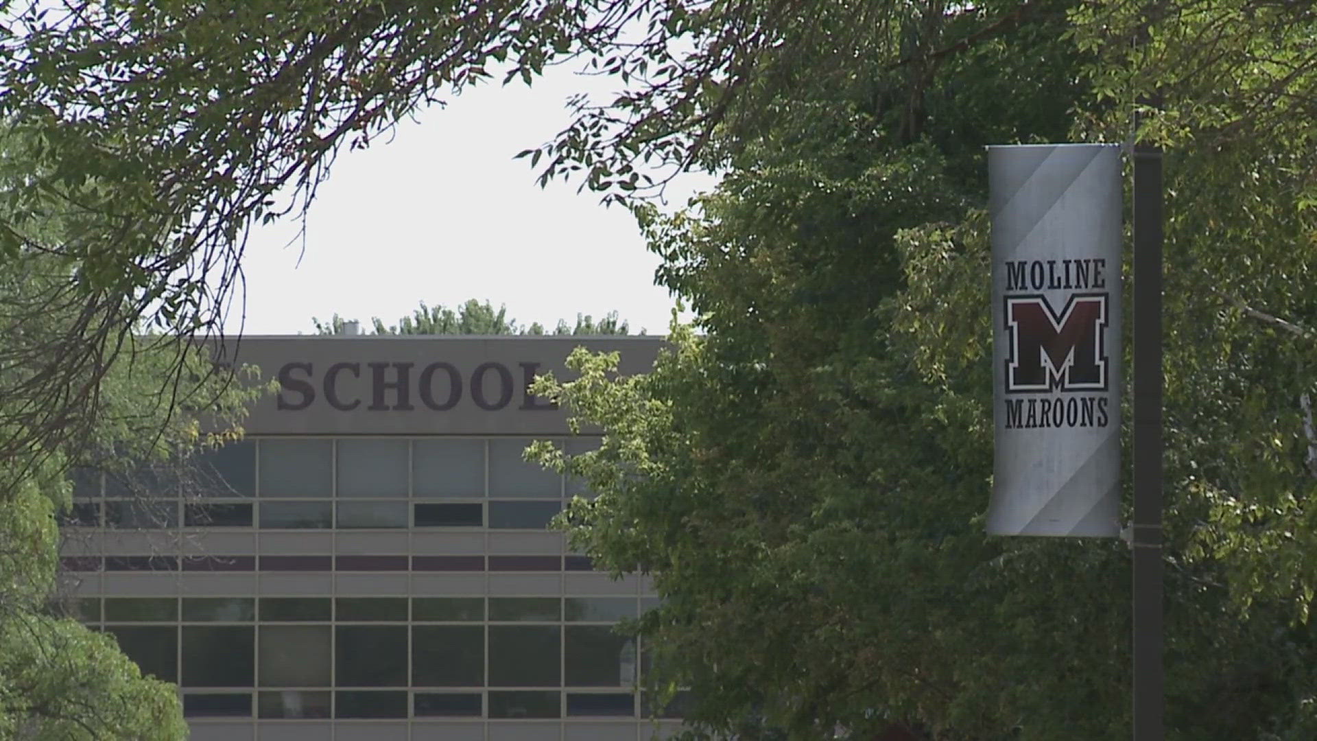 ACLU of Illinois speaks about removal of bathroom doors at Moline High ...