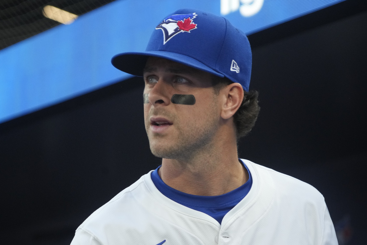 Ernie Clement contract decision emerges after Blue Jays message