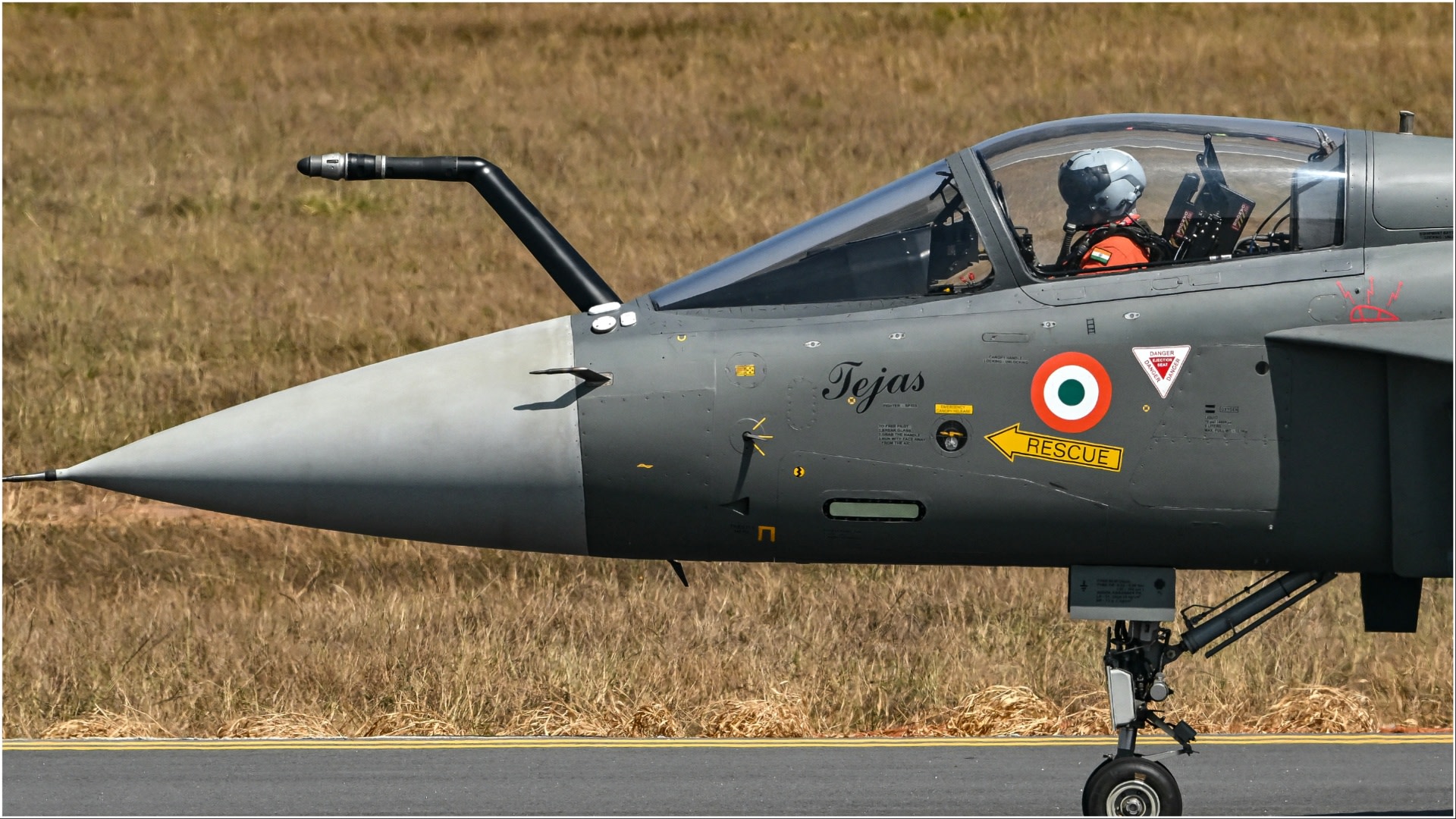 Tejas Fighter Jet Crashes in Fireball on Video at Dubai Air Show