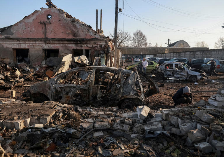 U.S. pushing Ukraine to sign peace deal by Thanksgiving or lose support