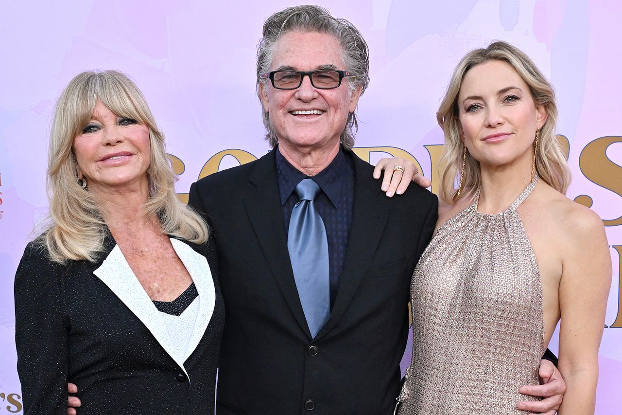 Kate Hudson Celebrates Mom Goldie Hawns 80th Birthday With Candid
