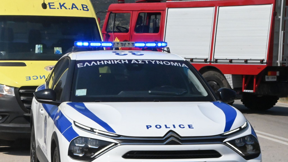 Τροχαίο δυστύχημα στο Παγκράτι: Όχημα παρέσυρε 65χρονη πεζή μετά από ...