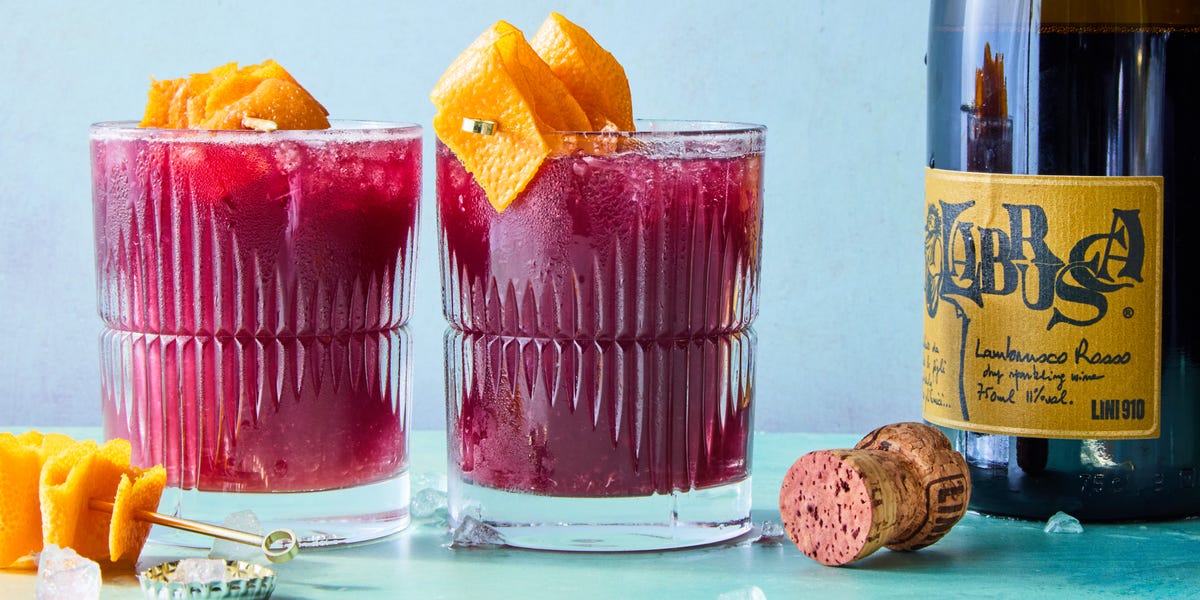 This Simple Sparkling Cocktail Never Fails To Impress—Especially During ...