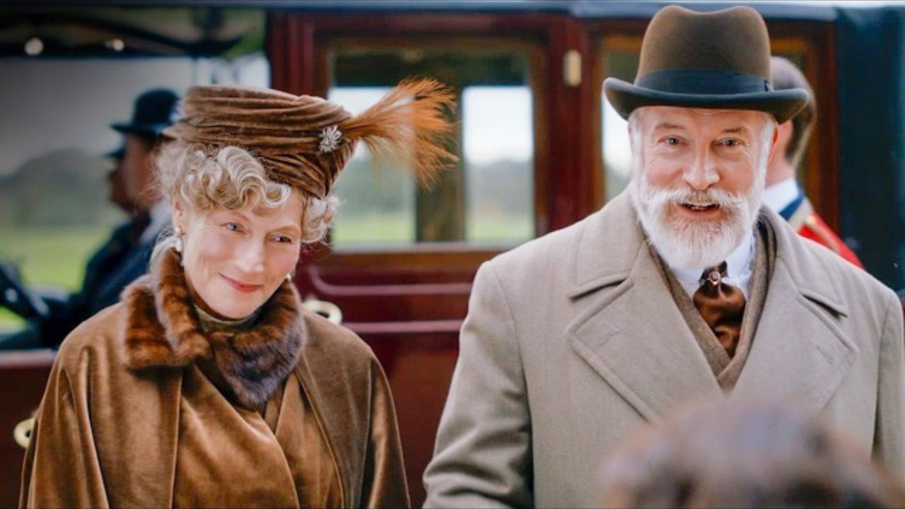 Royal welcome at the front steps - Downton Abbey (Michelle Dockery ...