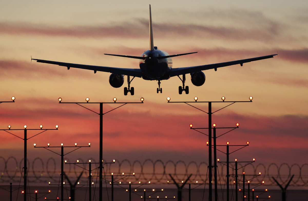 5 Airline Deals to Look Out for on Black Friday, Cyber Monday, and ...