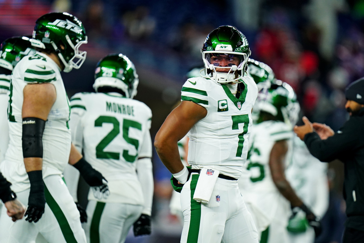 Justin Fields Reacts to Being Benched by Jets: 'That's Life'