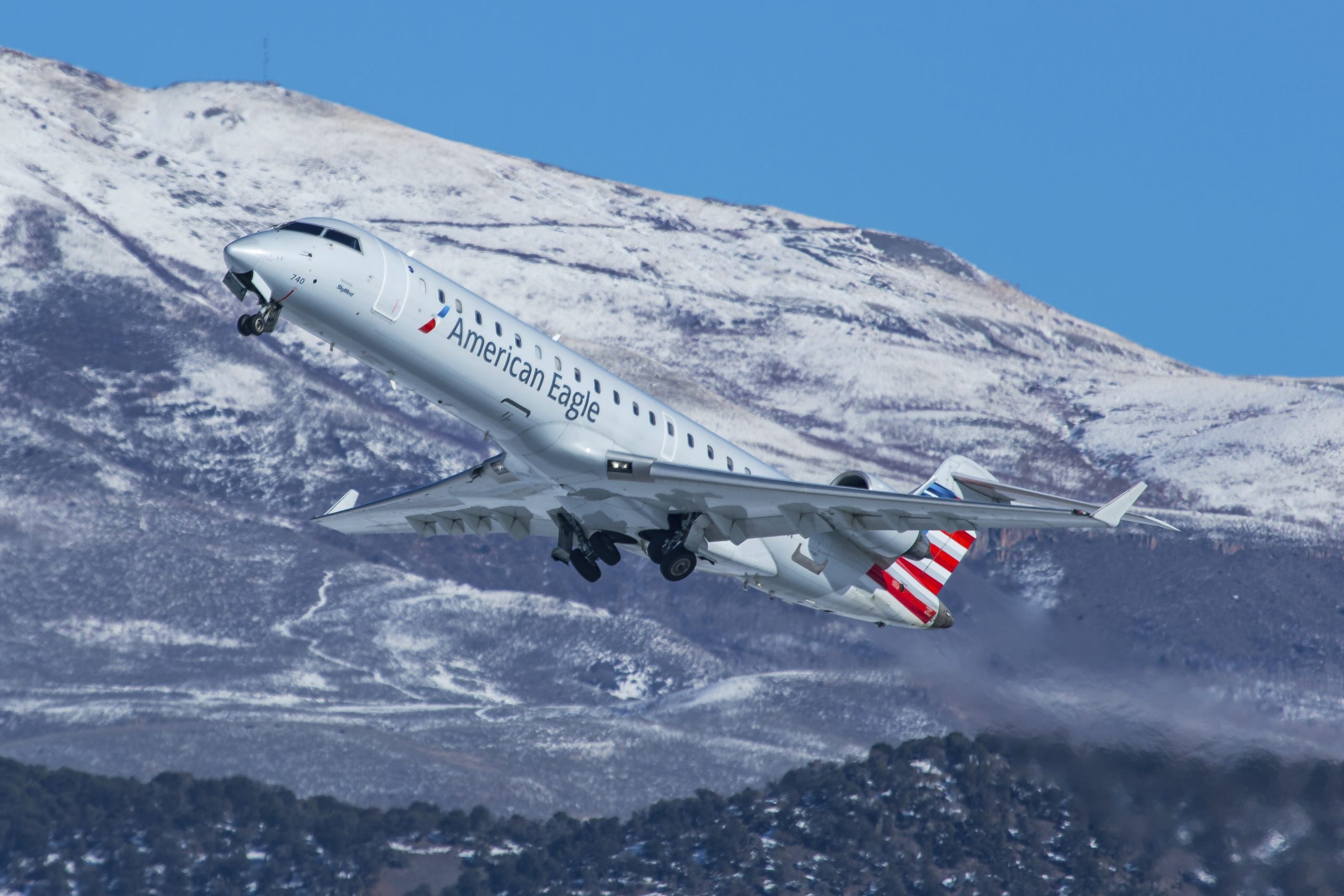 American, SkyWest Add EAS Routes