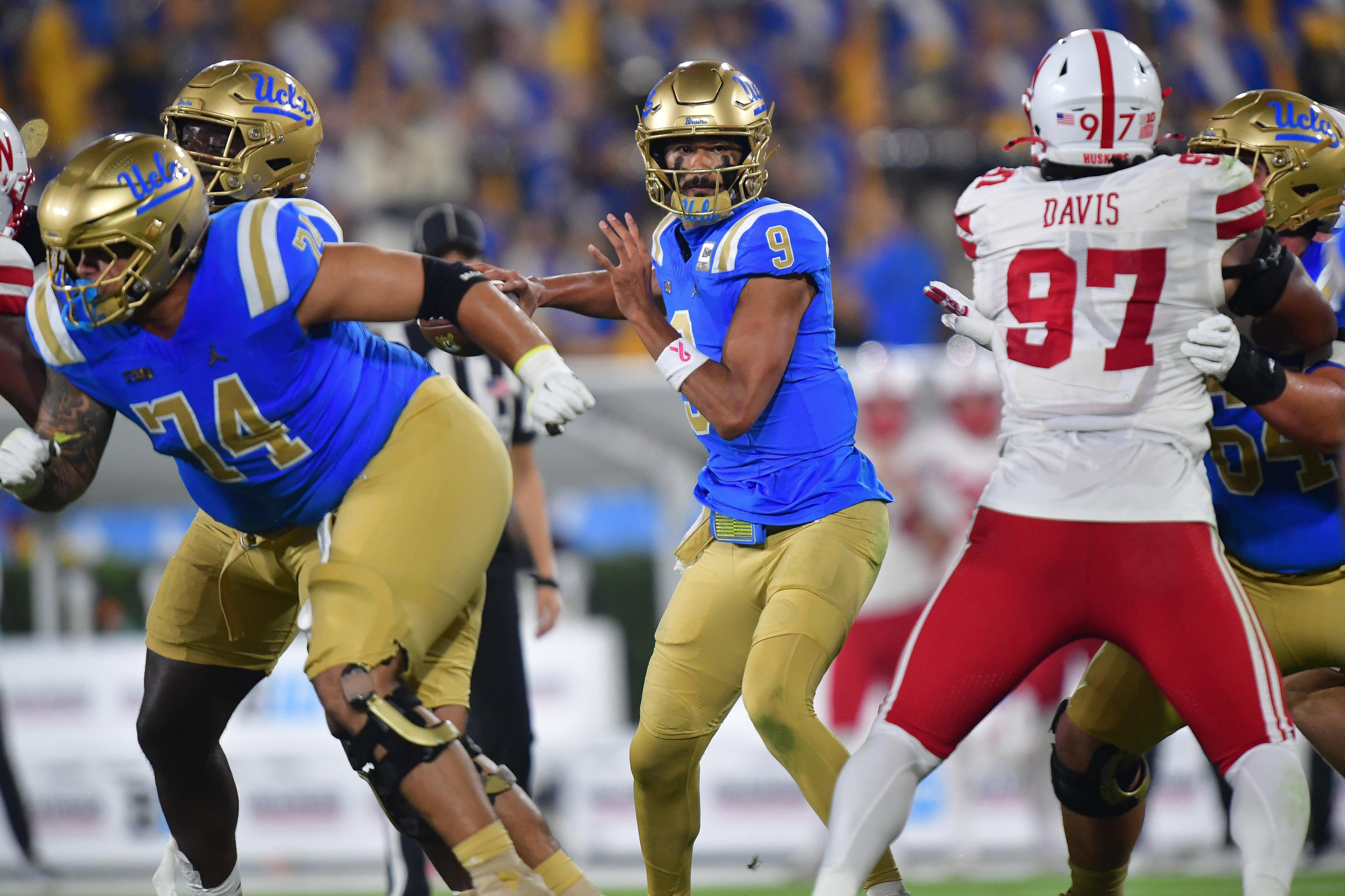 UCLA quarterback Nico Iamaleava expected to start against Washington