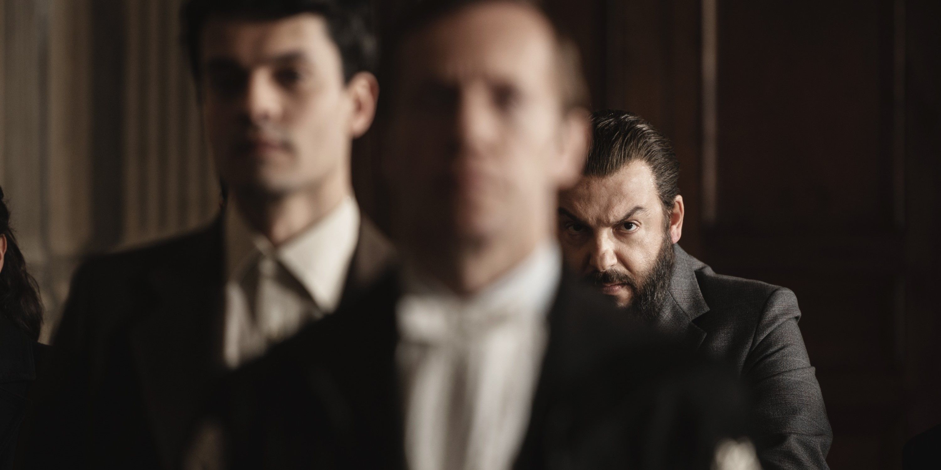 You can stream Netflix's best easy-to-binge thriller miniseries in ...