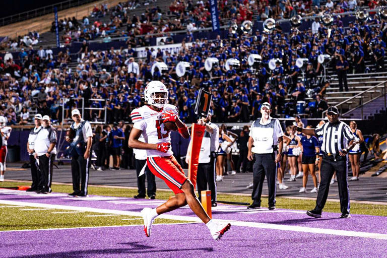 Lamar looks to earn playoff spot in rivalry game against McNeese