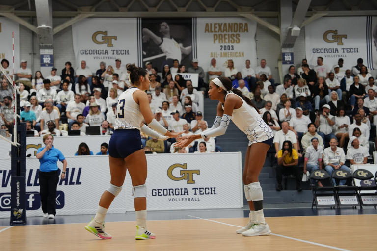 GT Volleyball gets one set but falls 3-1 to #7 Louisville