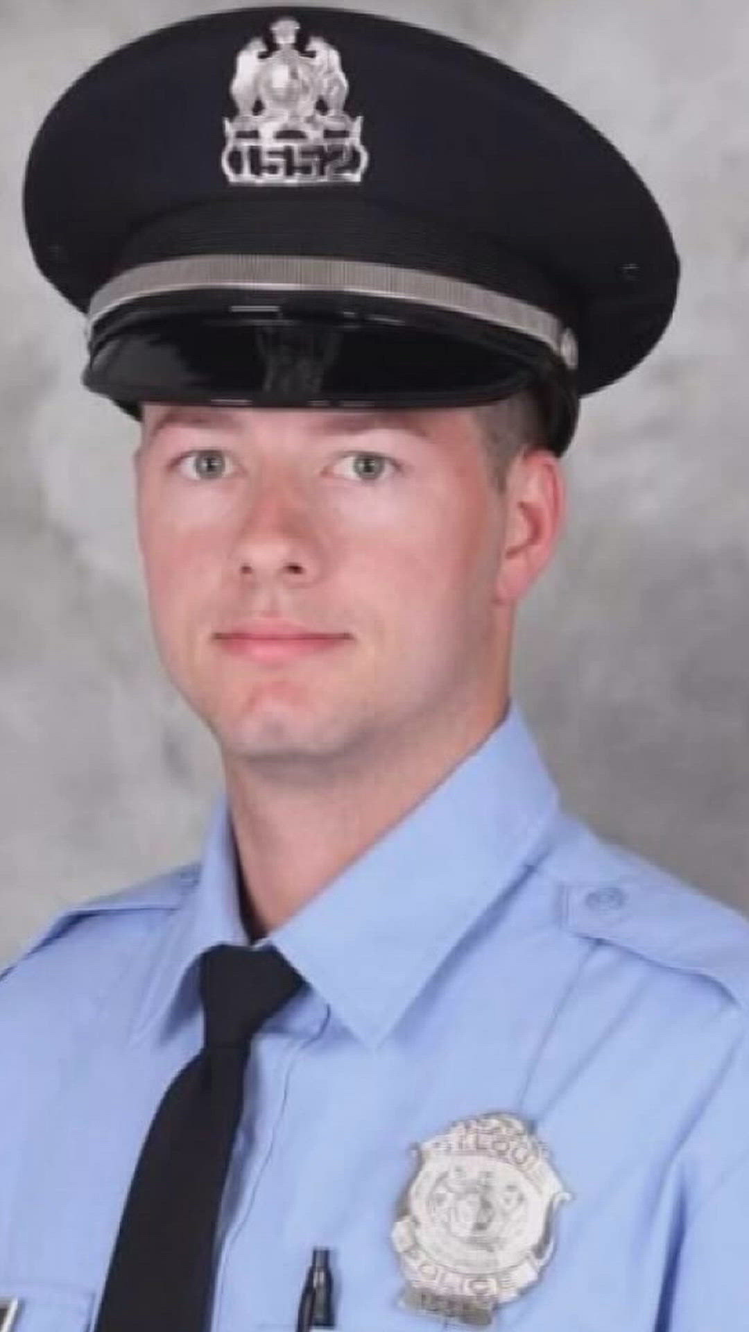 Man who hit St. Louis police officer pleads guilty