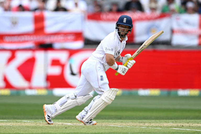 England set Australia target of 205 to win first Ashes Test