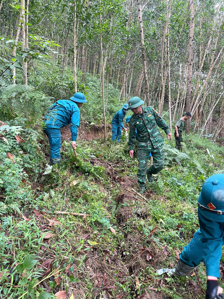 Xuất hiện vết nứt nguy hiểm trên đỉnh đồi Đắc Pring ở vùng cao Đà Nẵng