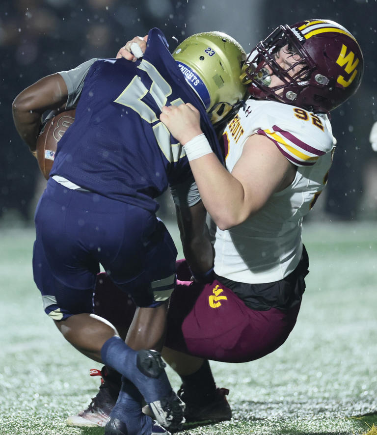 Northeast Ohio high school football scores for OHSAA playoffs regional ...