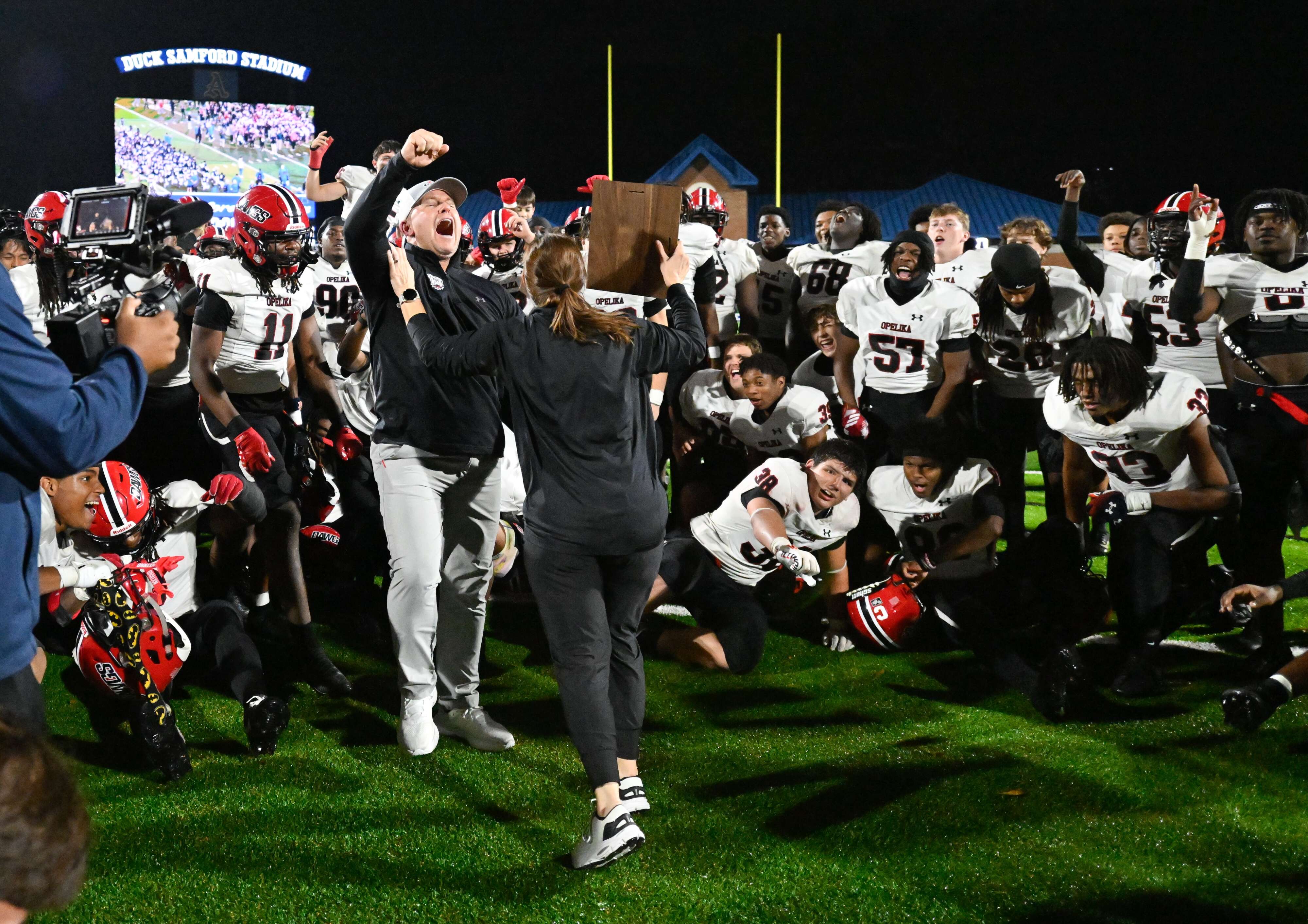 See all of the Alabama high school football playoff scores from Round 3