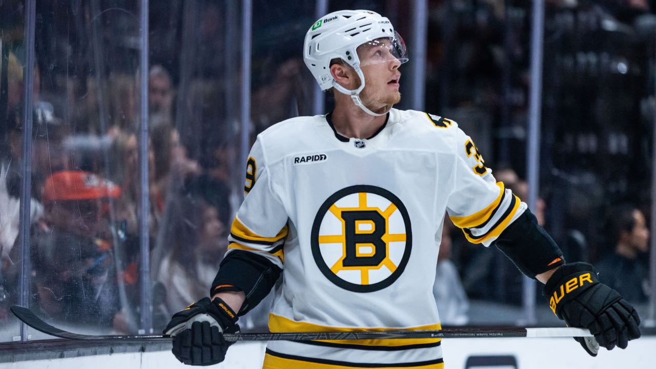 Bruins’ Morgan Geekie, Elias Lindholm leave game vs. Rangers