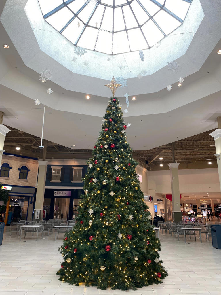 Santa Claus, extended holiday hours, events on tap at Sangertown Square ...