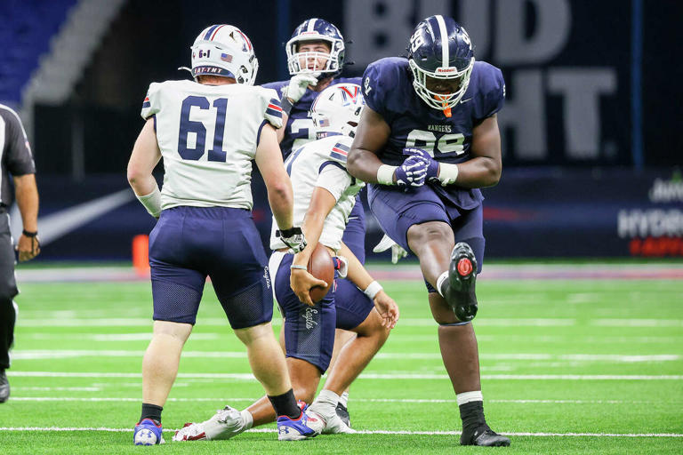 Smithson Valley shuts out CC Veterans Memorial to advance to third round