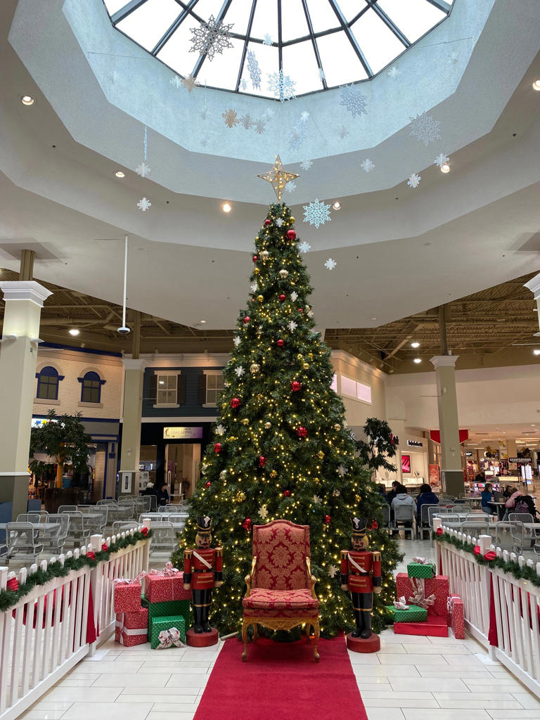 Santa Claus, extended holiday hours, events on tap at Sangertown Square ...