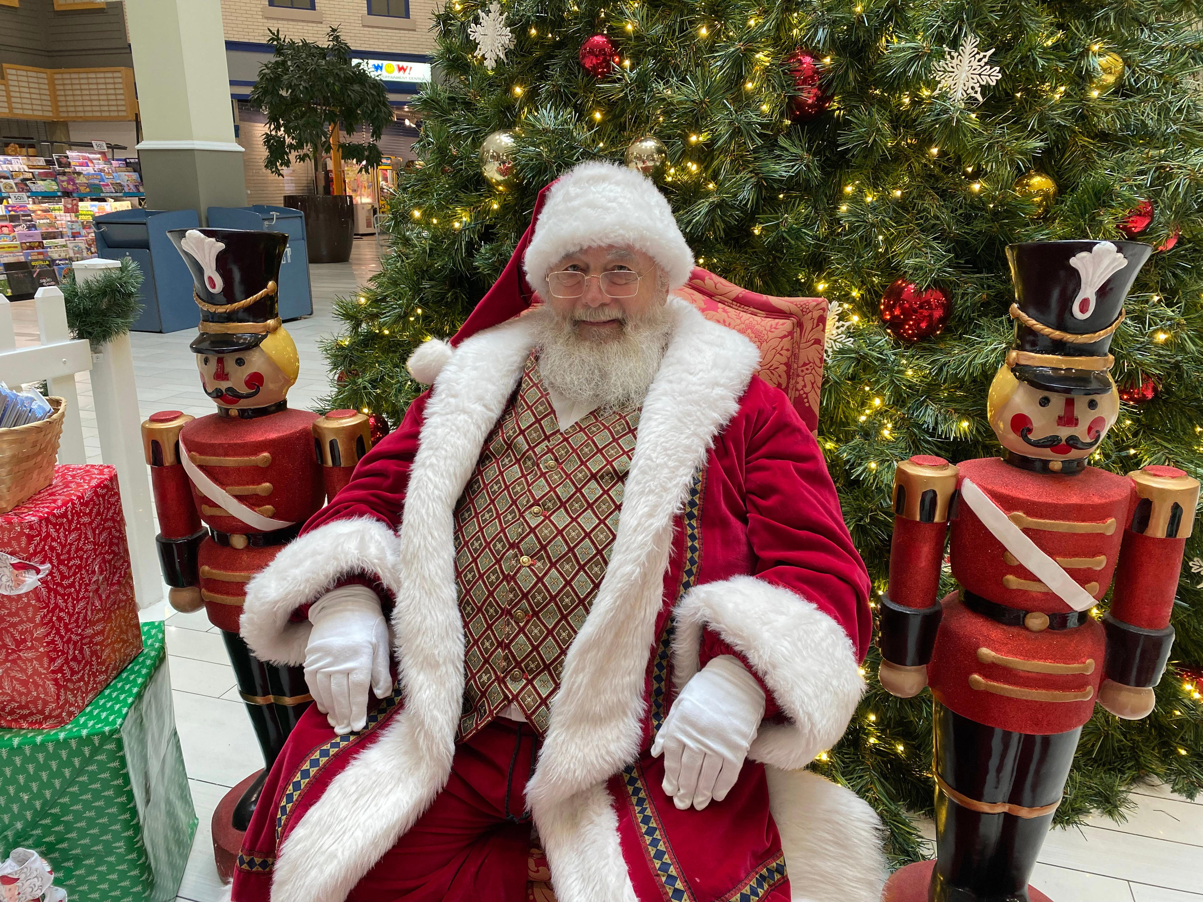 Santa Claus, extended holiday hours, events on tap at Sangertown Square ...