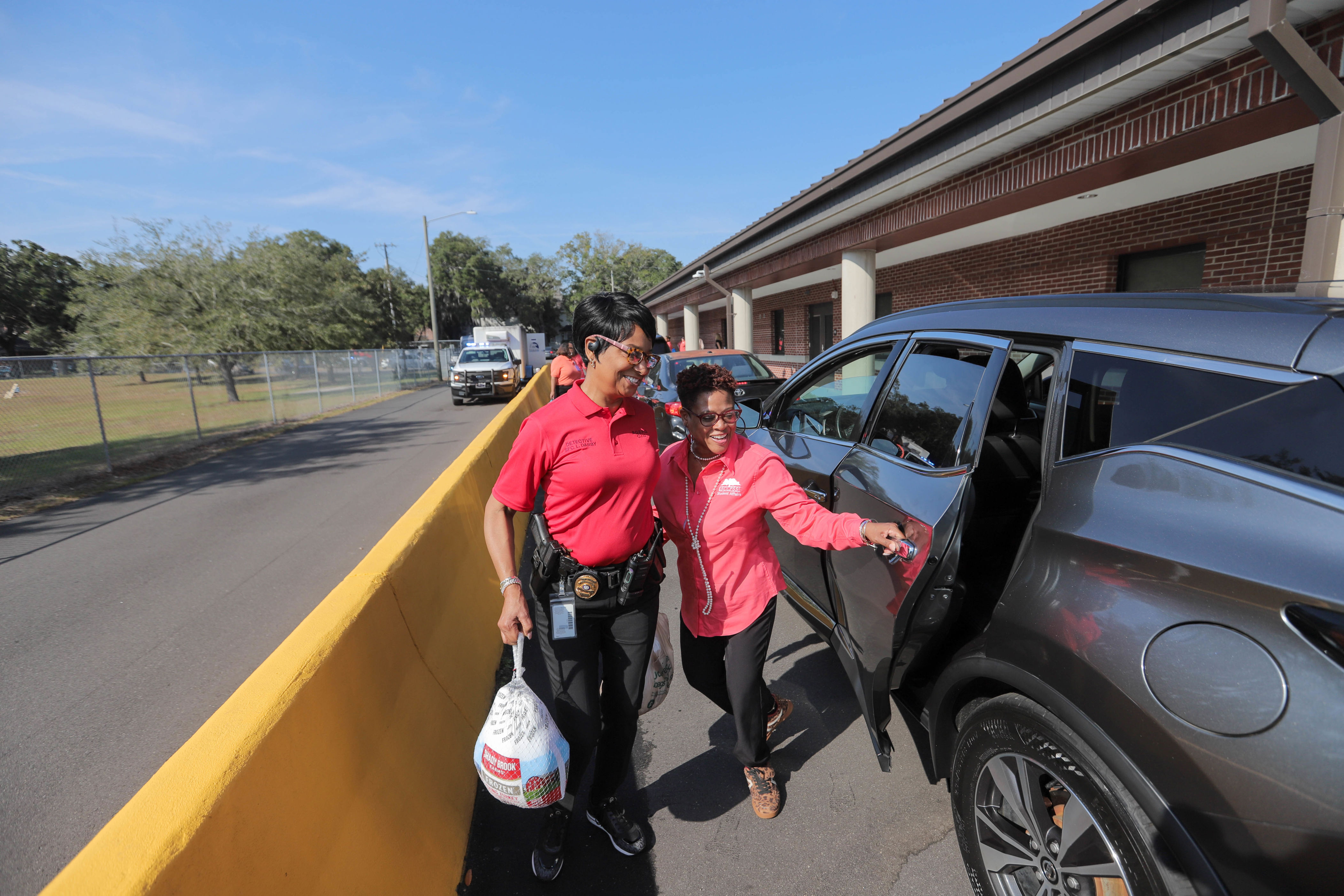 Savannah-Chatham schools, Campus Police and Loop It Up hold food drive