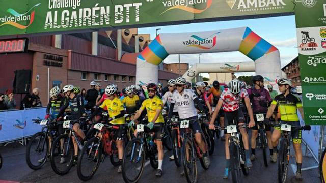 Los valientes de la II Challenge Algairén BTT desafían a la climatología