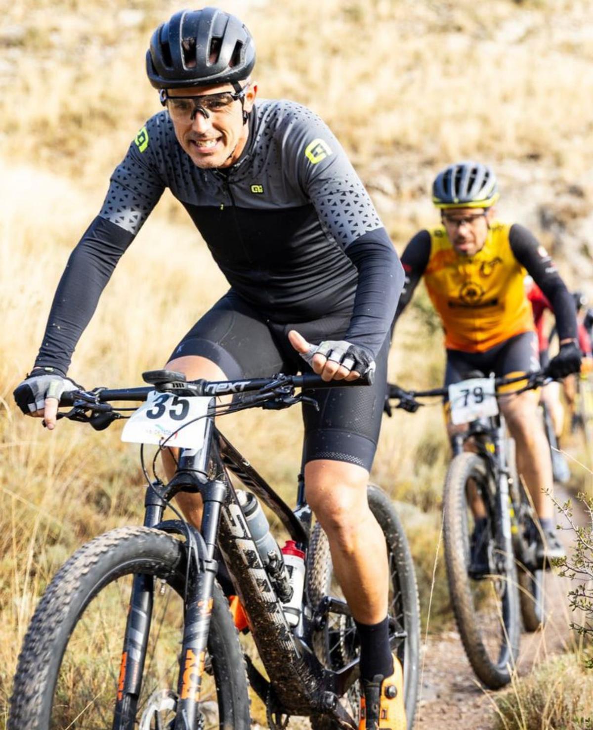 Los valientes de la II Challenge Algairén BTT desafían a la climatología